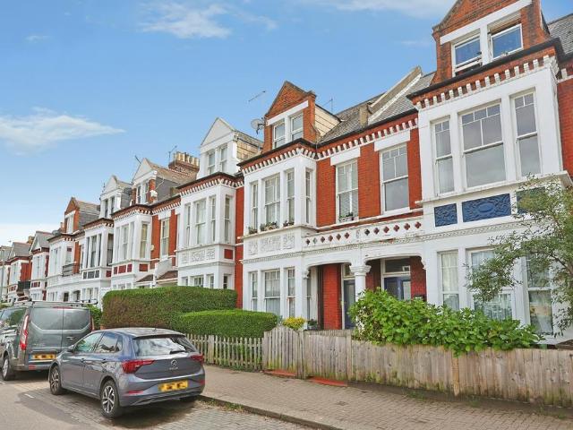 2 bedroom maisonette for sale