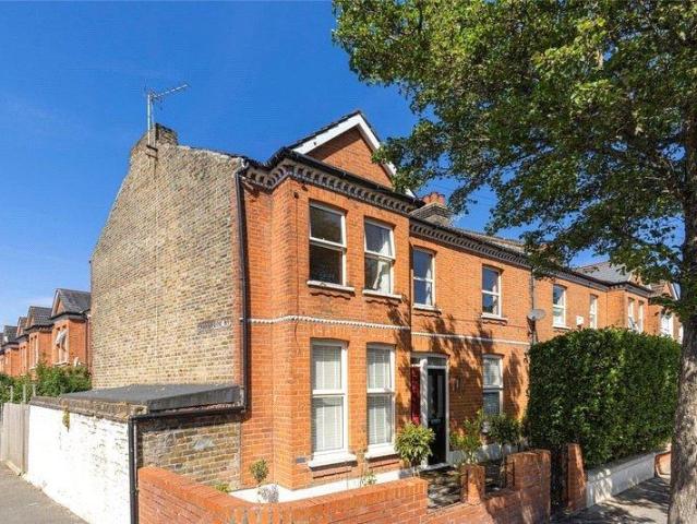 2 bedroom maisonette for sale