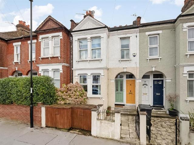 2 bedroom maisonette for sale