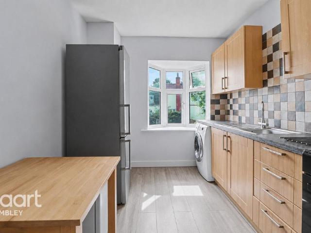 2 bedroom maisonette for sale