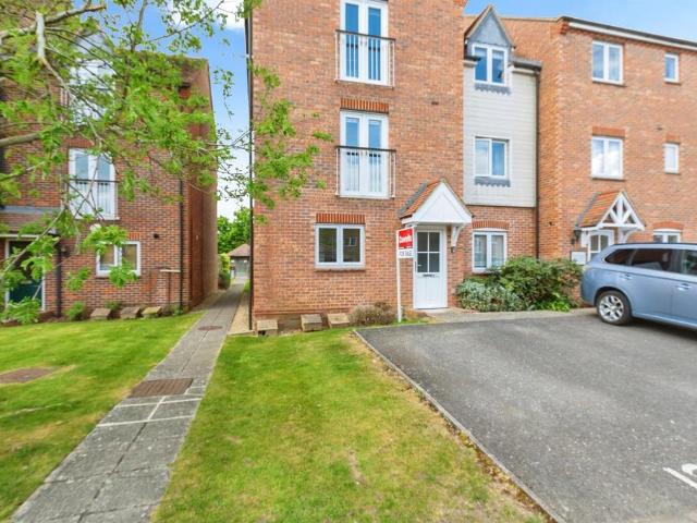2 bedroom maisonette for sale