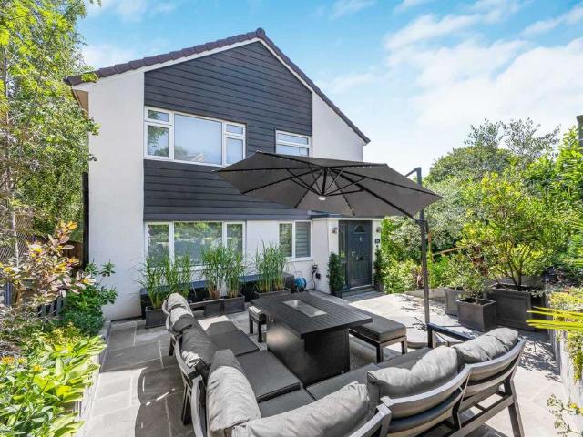 2 bedroom maisonette for sale