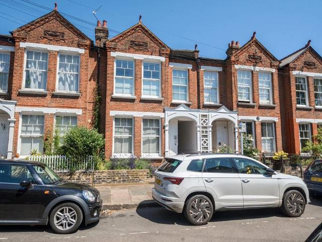 2 bedroom maisonette for sale
