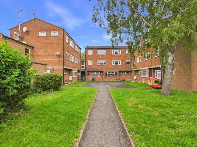 2 bedroom maisonette for sale