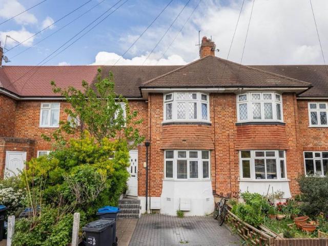 2 bedroom maisonette for sale