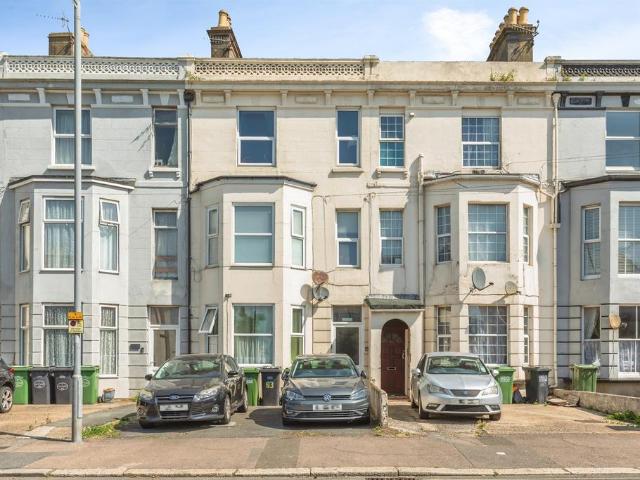 2 bedroom maisonette for sale
