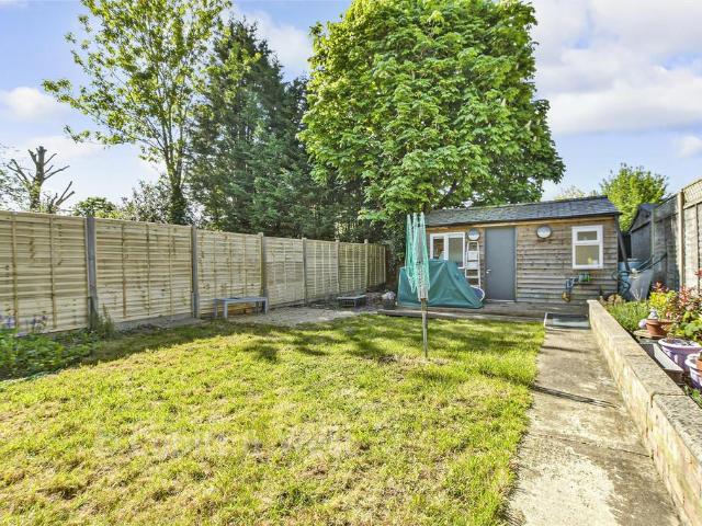 2 bedroom maisonette for sale