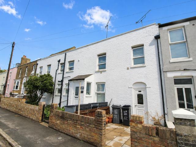 2 bedroom maisonette for sale
