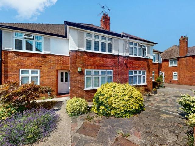2 bedroom maisonette for sale