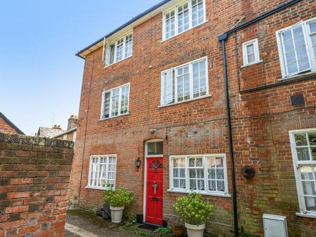2 bedroom maisonette for sale