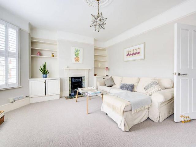 2 bedroom maisonette for sale