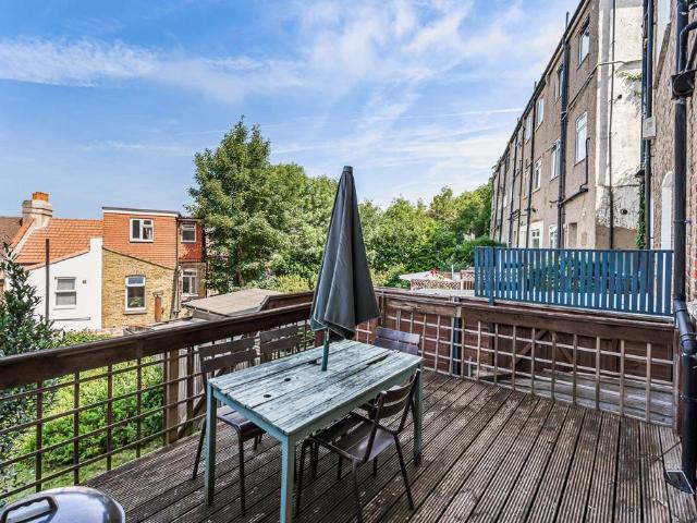 2 bedroom maisonette for sale