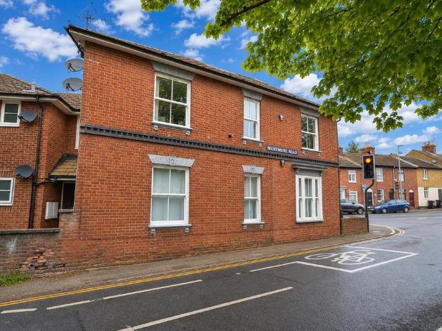 2 bedroom maisonette for sale