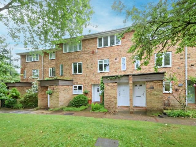 2 bedroom maisonette for sale
