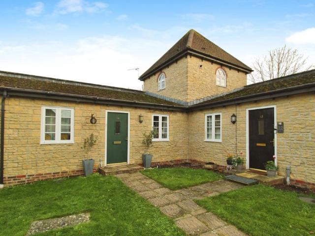 2 bedroom maisonette for sale
