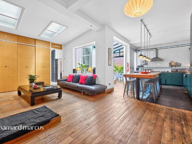 2 bedroom maisonette for sale