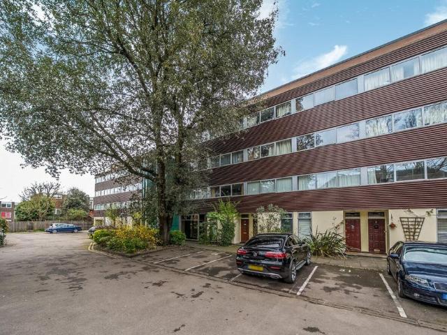 2 bedroom maisonette for sale