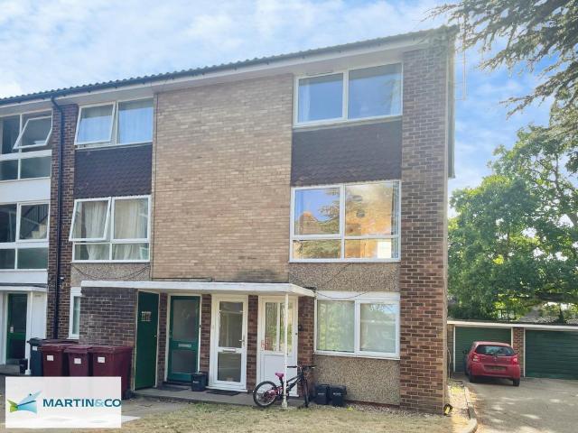 2 bedroom maisonette for sale