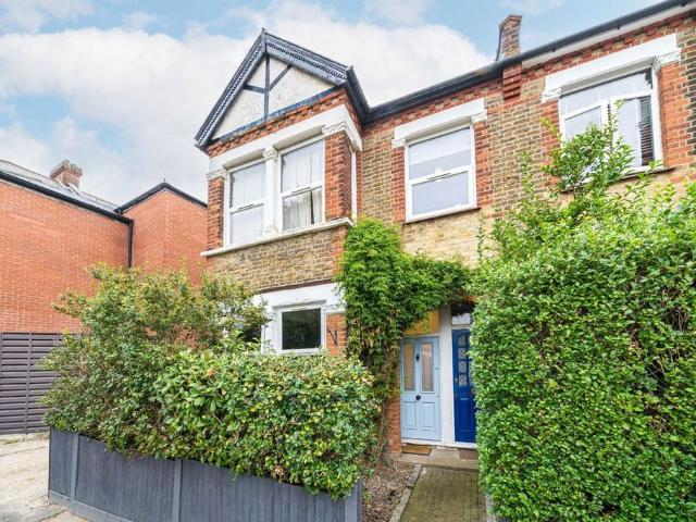 3 bedroom maisonette for sale