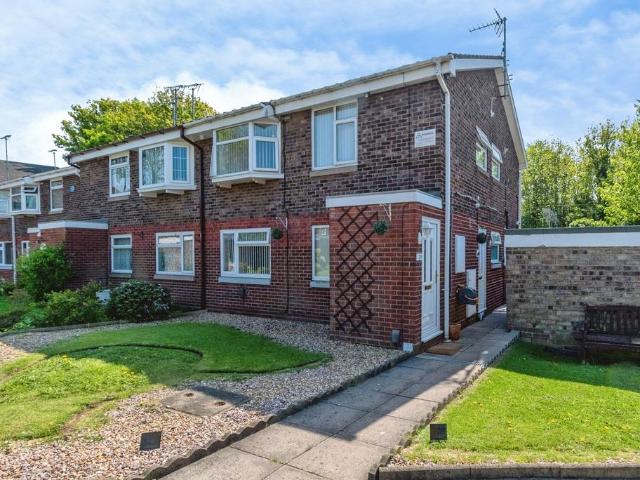 2 bedroom maisonette for sale