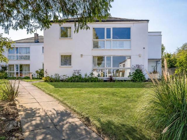 2 bedroom maisonette for sale