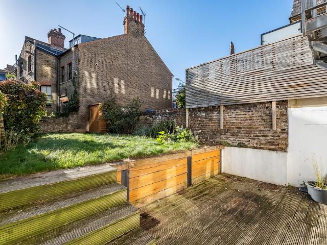2 bedroom maisonette for sale