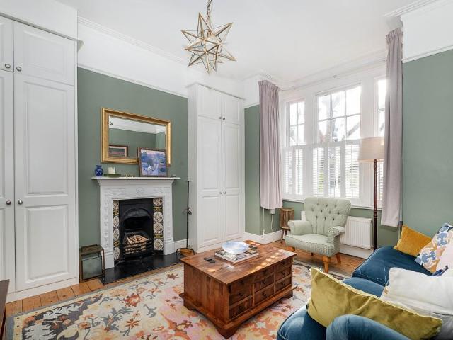 2 bedroom maisonette for sale
