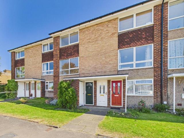2 bedroom maisonette for sale