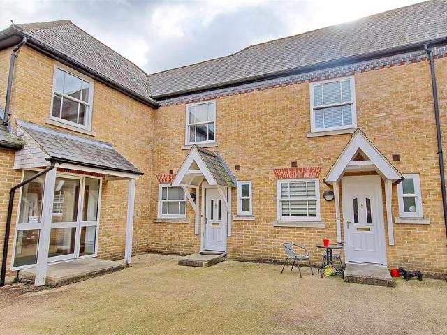 2 bedroom maisonette for sale