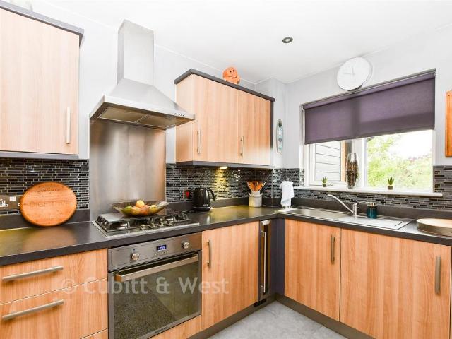 2 bedroom maisonette for sale