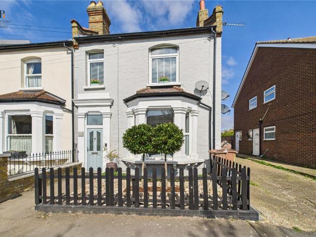 2 bedroom maisonette for sale