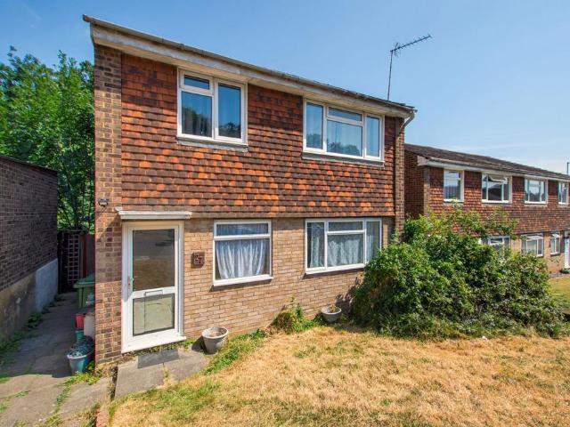 2 bedroom maisonette for sale