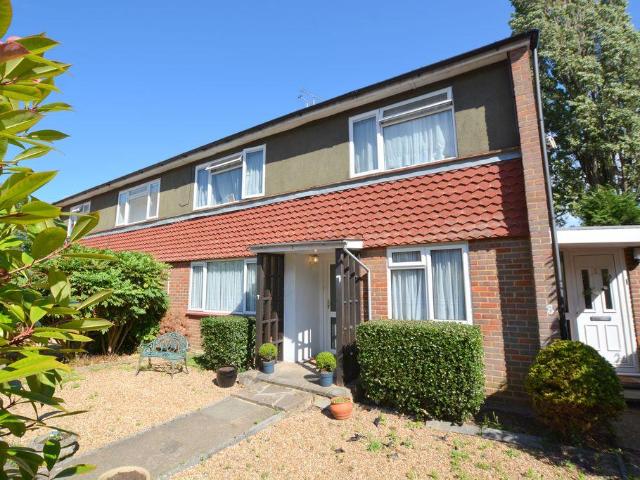 2 bedroom maisonette for sale