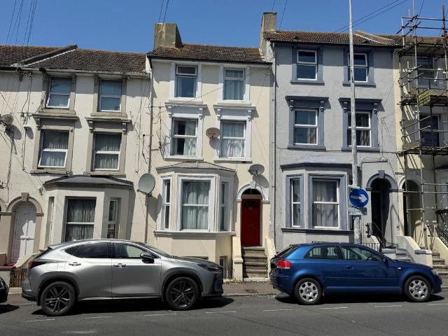 2 bedroom maisonette for sale