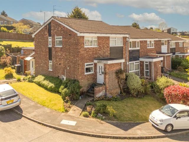 2 bedroom maisonette for sale