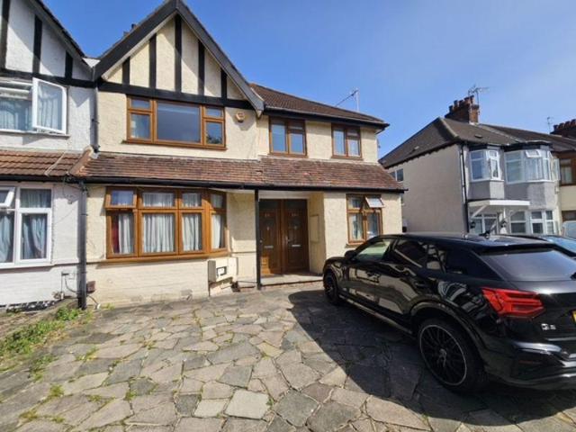 2 bedroom maisonette for sale