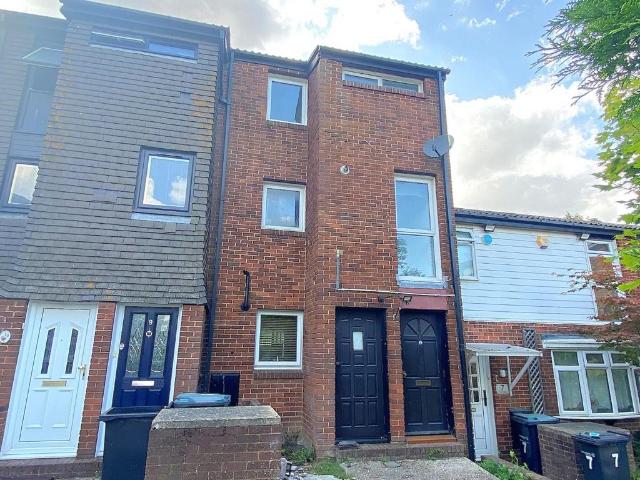 2 bedroom maisonette for sale