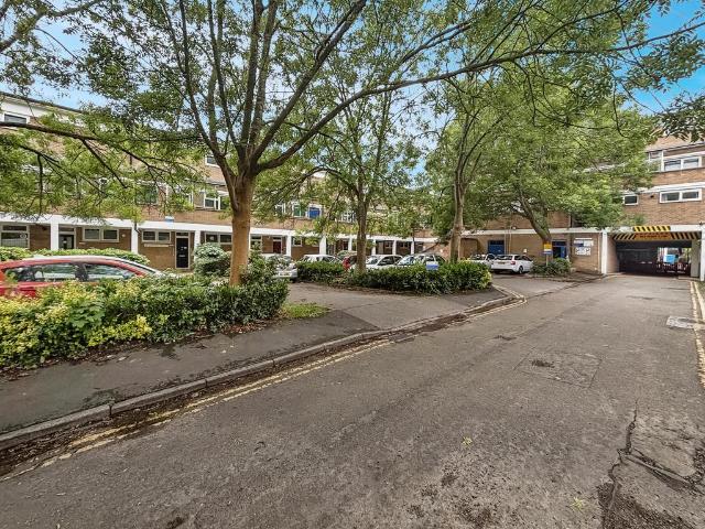 2 bedroom maisonette for sale