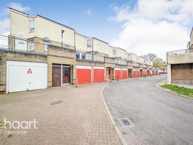 2 bedroom maisonette for sale