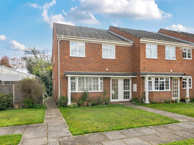 2 bedroom maisonette for sale