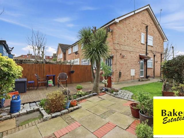 2 bedroom maisonette for sale