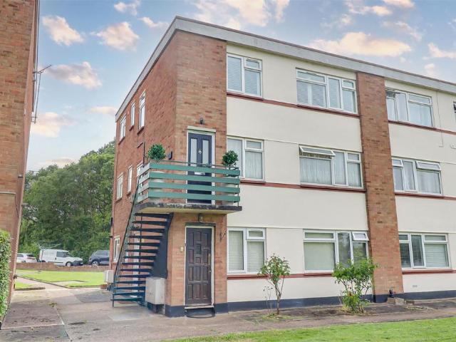 2 bedroom maisonette for sale