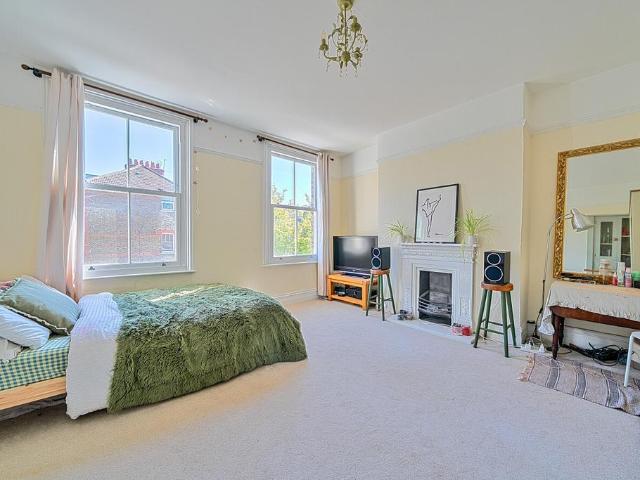 2 bedroom maisonette for sale