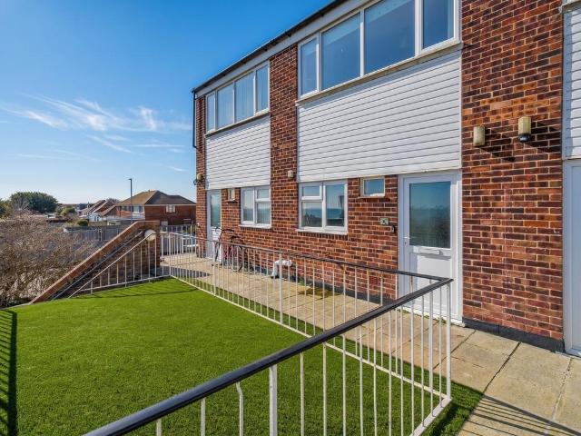 2 bedroom maisonette for sale