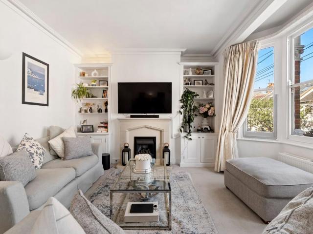2 bedroom maisonette for sale