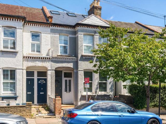 2 bedroom maisonette for sale