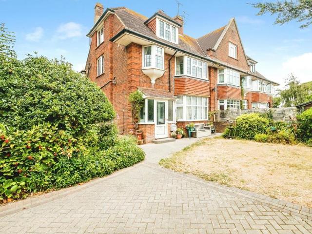 2 bedroom maisonette for sale