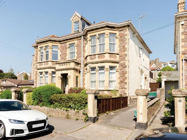 2 bedroom maisonette for sale