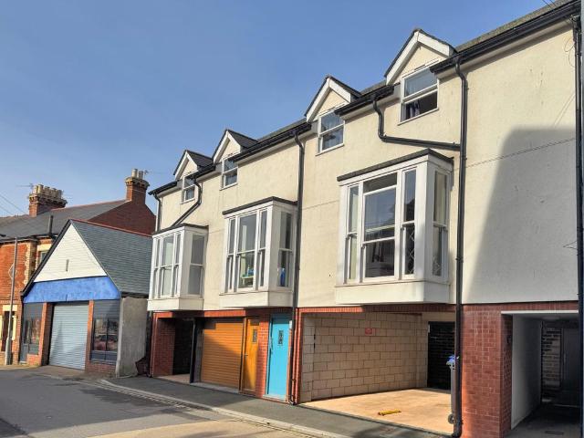 2 bedroom maisonette for sale