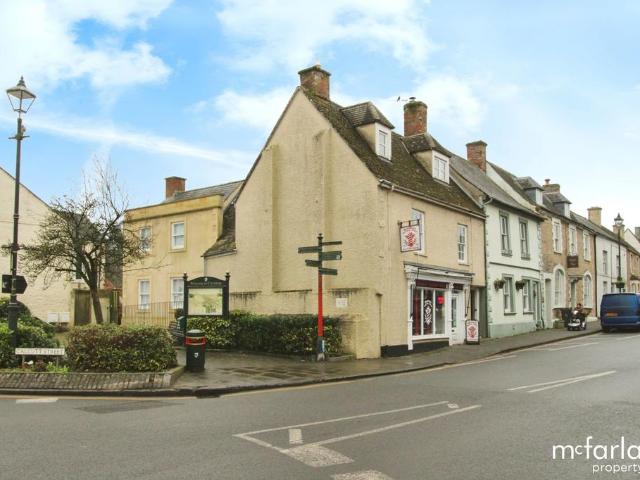 2 bedroom maisonette for sale
